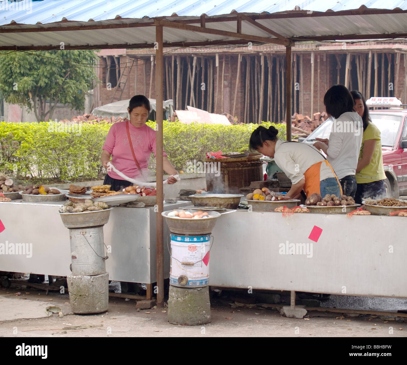 Street food vendors stall hi-res stock photography and images - Alamy