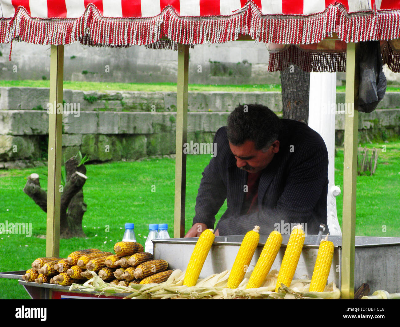 Street Vendor selling grilled Corn on the Cob Sultanahmet Istanbul ...