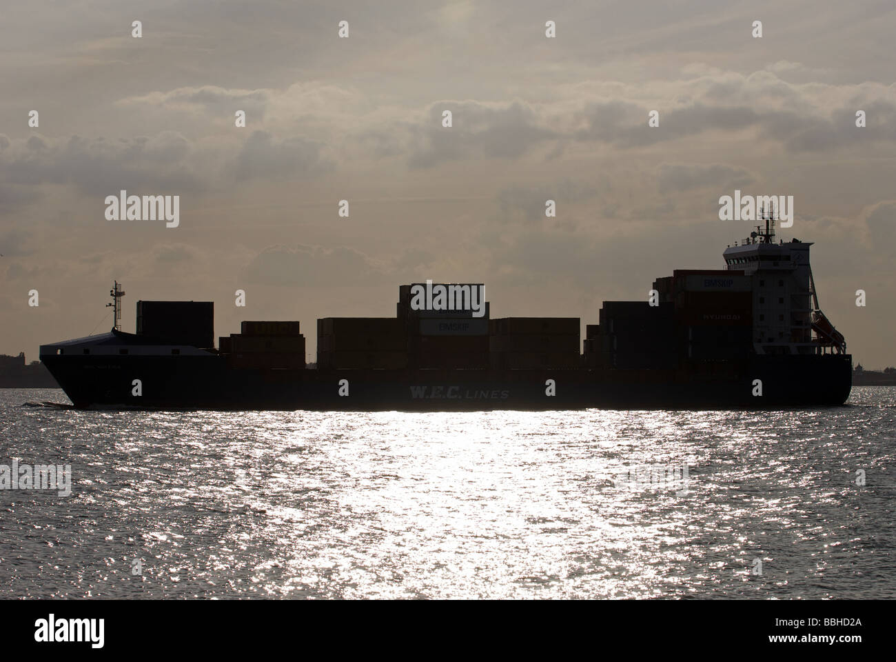 Wec lines container ship hi-res stock photography and images - Alamy
