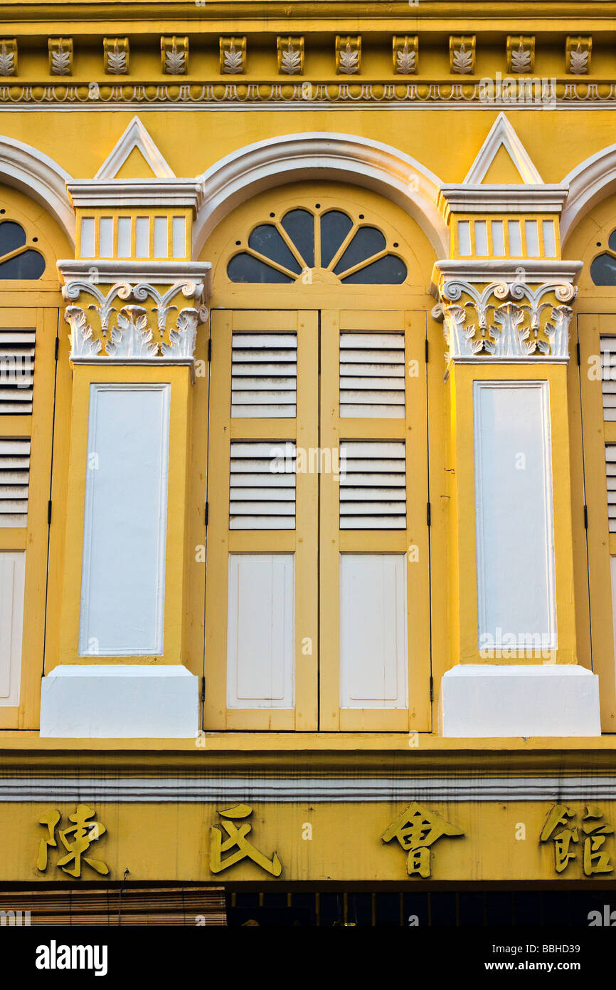 Singapore, Chinatown, traditional shophouse architecture Stock Photo ...