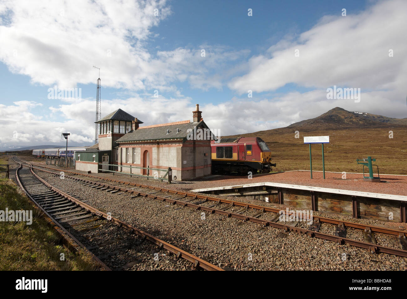 Caledonian Sleeper train in Corrour station Stock Photo - Alamy