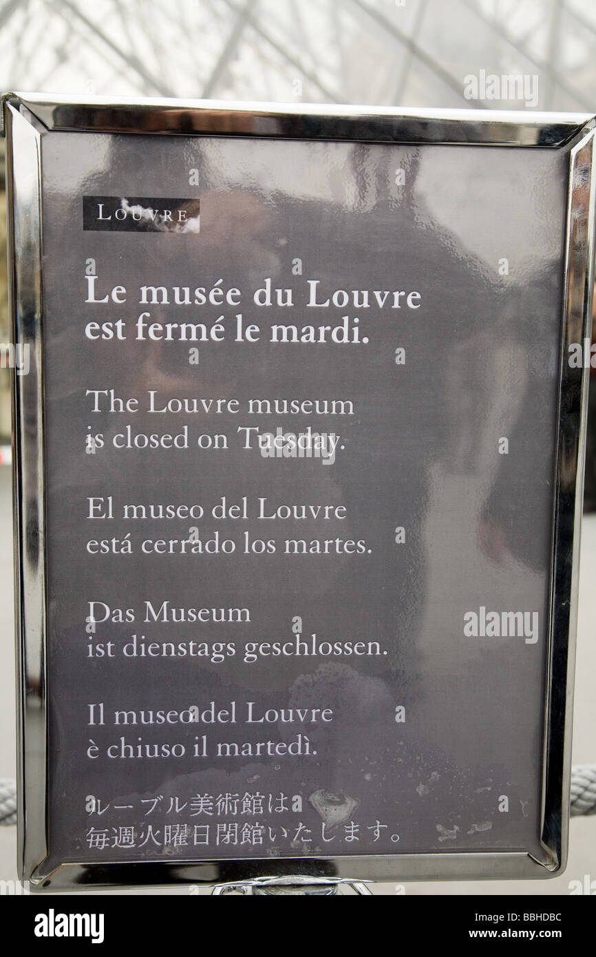 Museum closed sign hi-res stock photography and images - Alamy