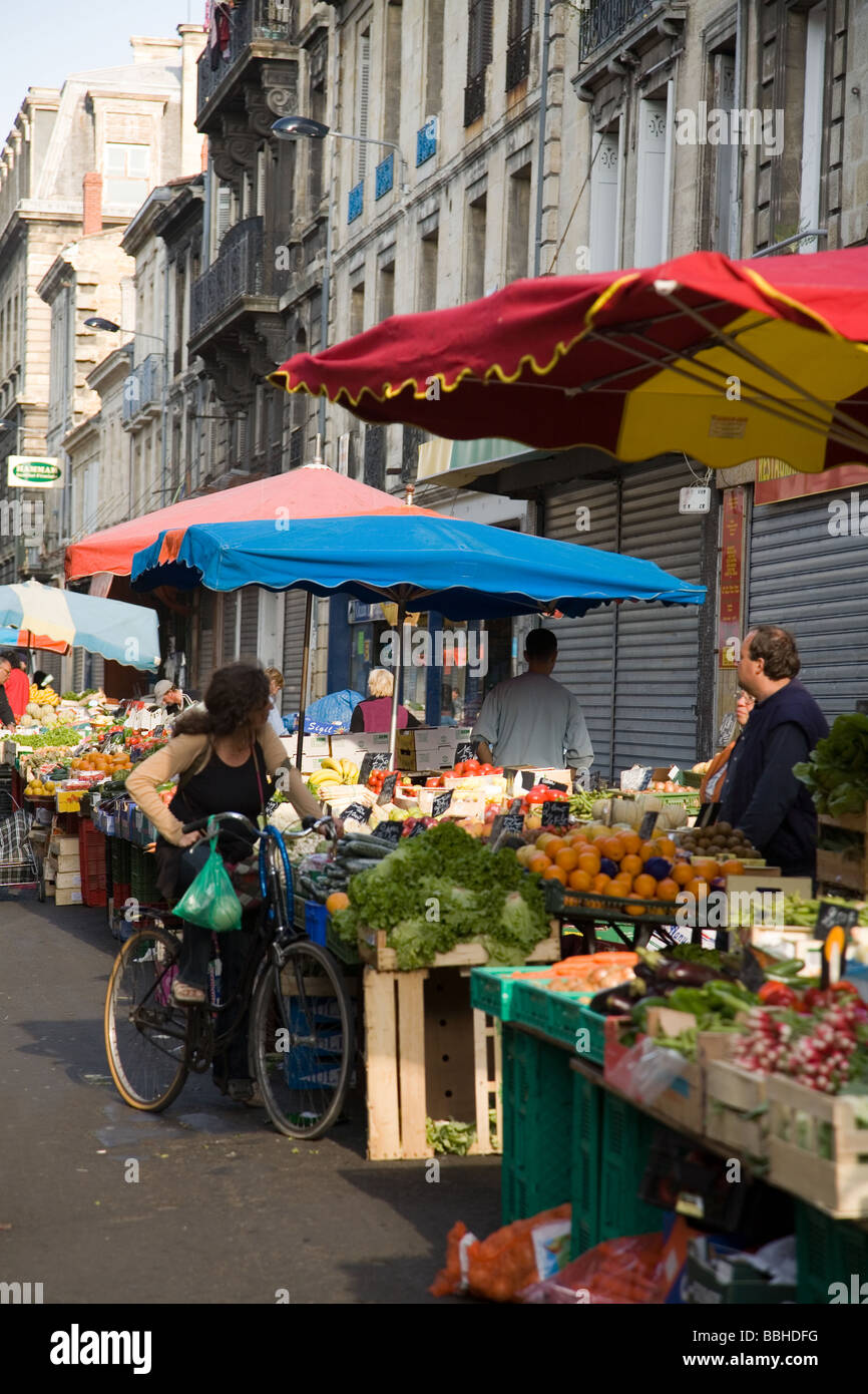 Outdoor market in the streets of Bordeaux France Stock Photo - Alamy
