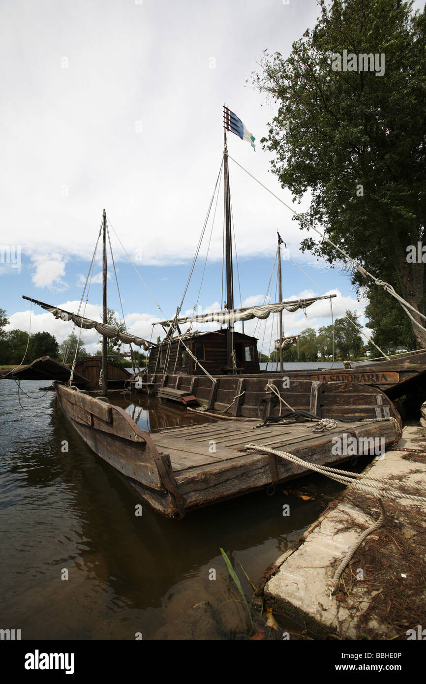 Traditional boat on loire river hi-res stock photography and images - Alamy