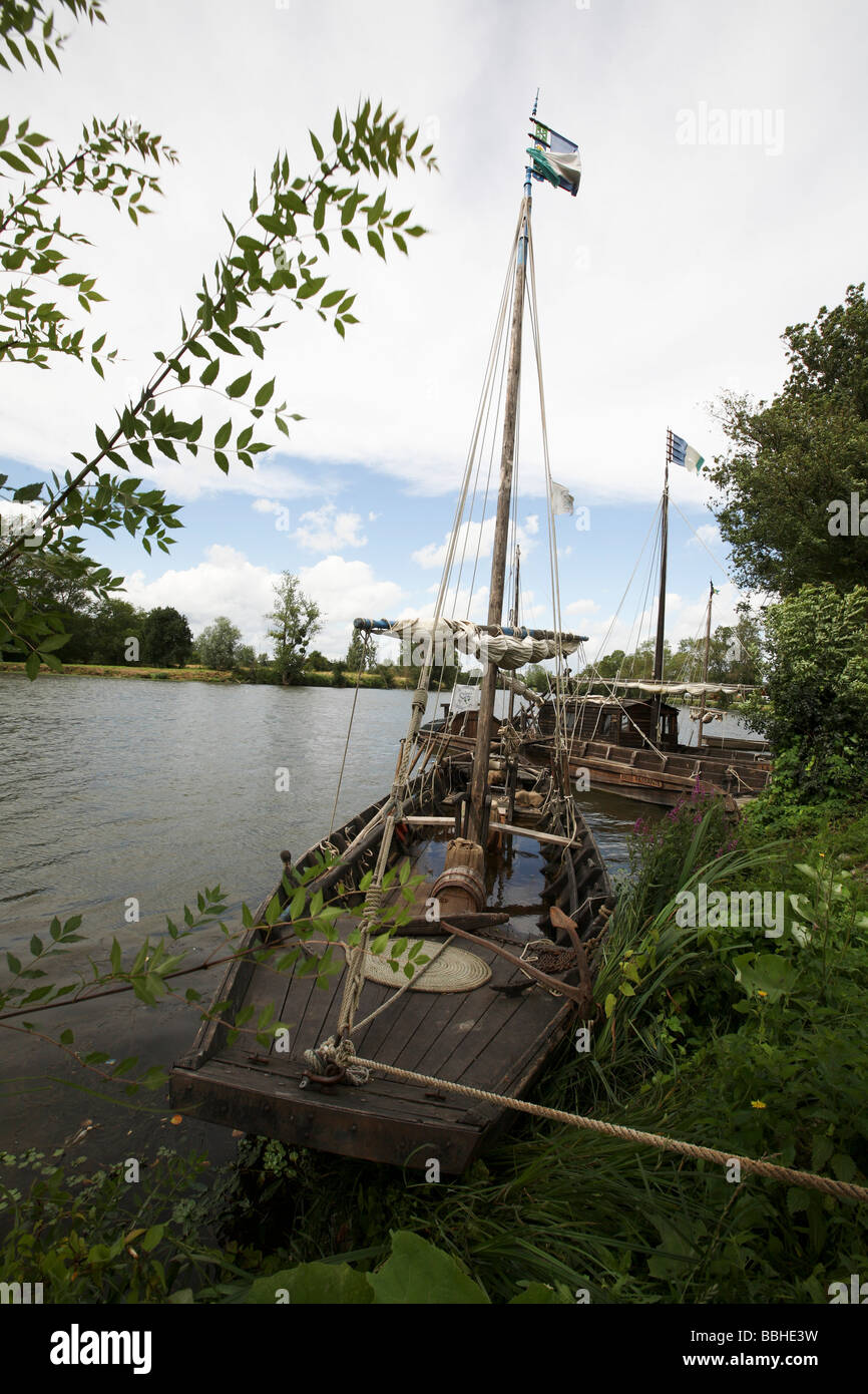 Traditional boat on loire river hi-res stock photography and images - Alamy