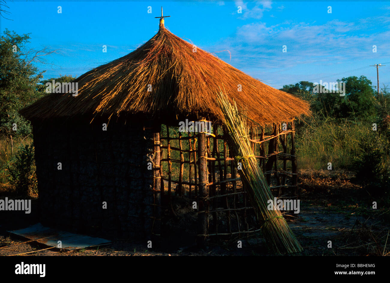 Thatching grass africa hi-res stock photography and images - Alamy