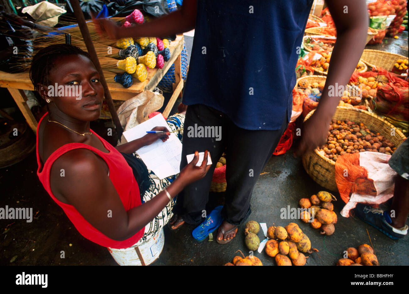 Dakar fish market hi-res stock photography and images - Alamy
