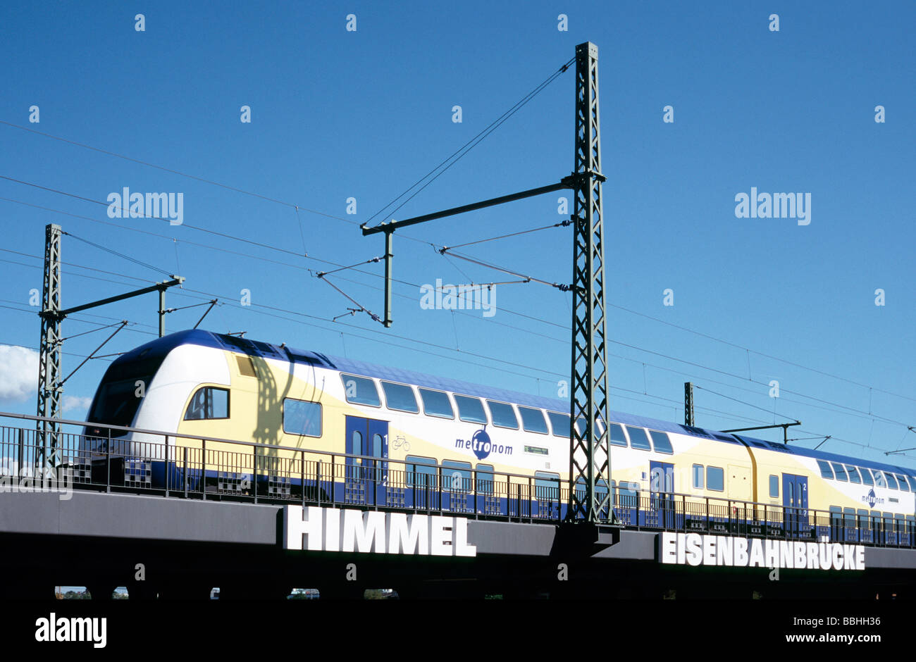 German railroad crossing sign hi-res stock photography and images - Alamy