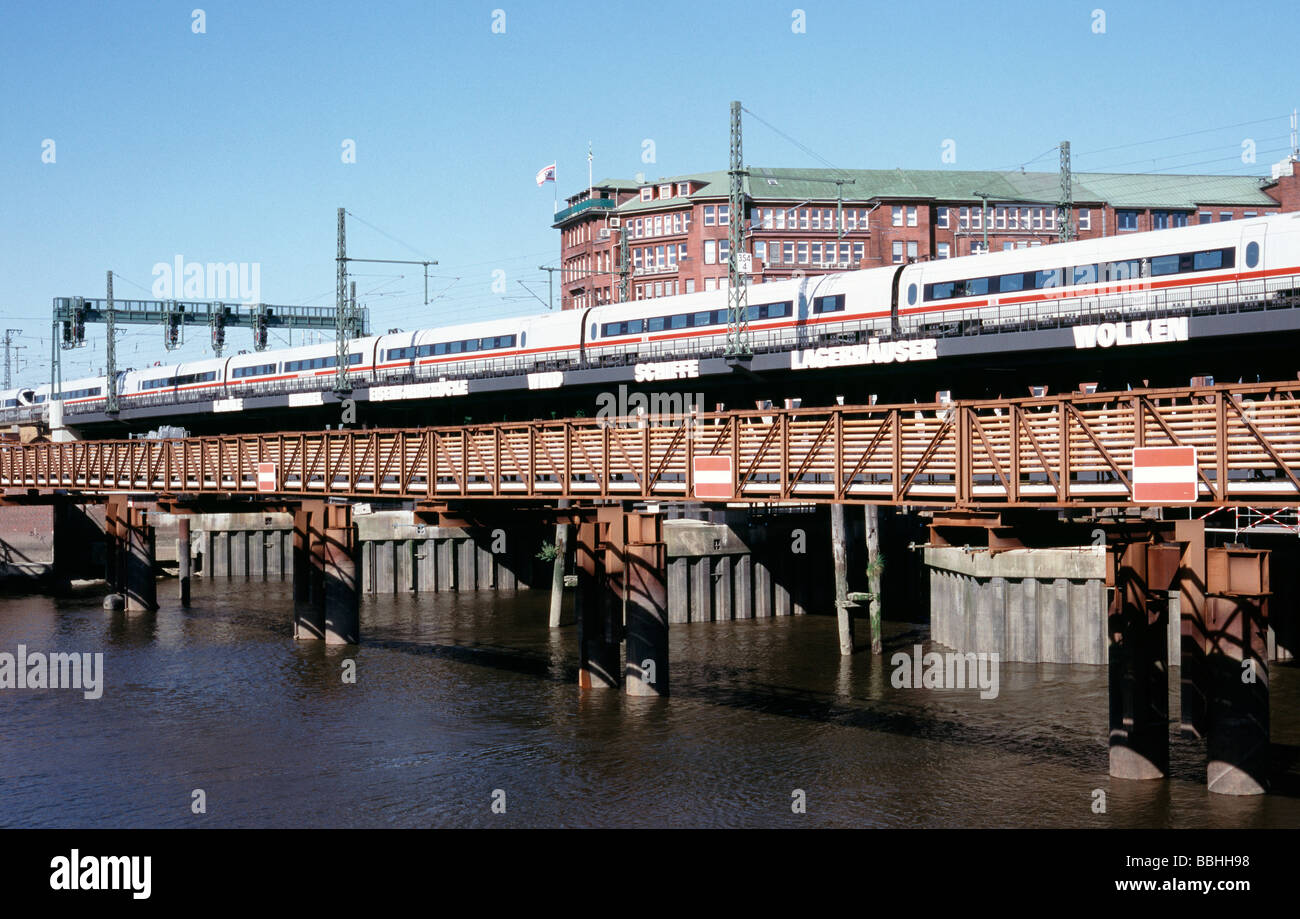 May 29, 2009 - ICE train crossing Oberhafenbrücke (with Remy Zaugg ...