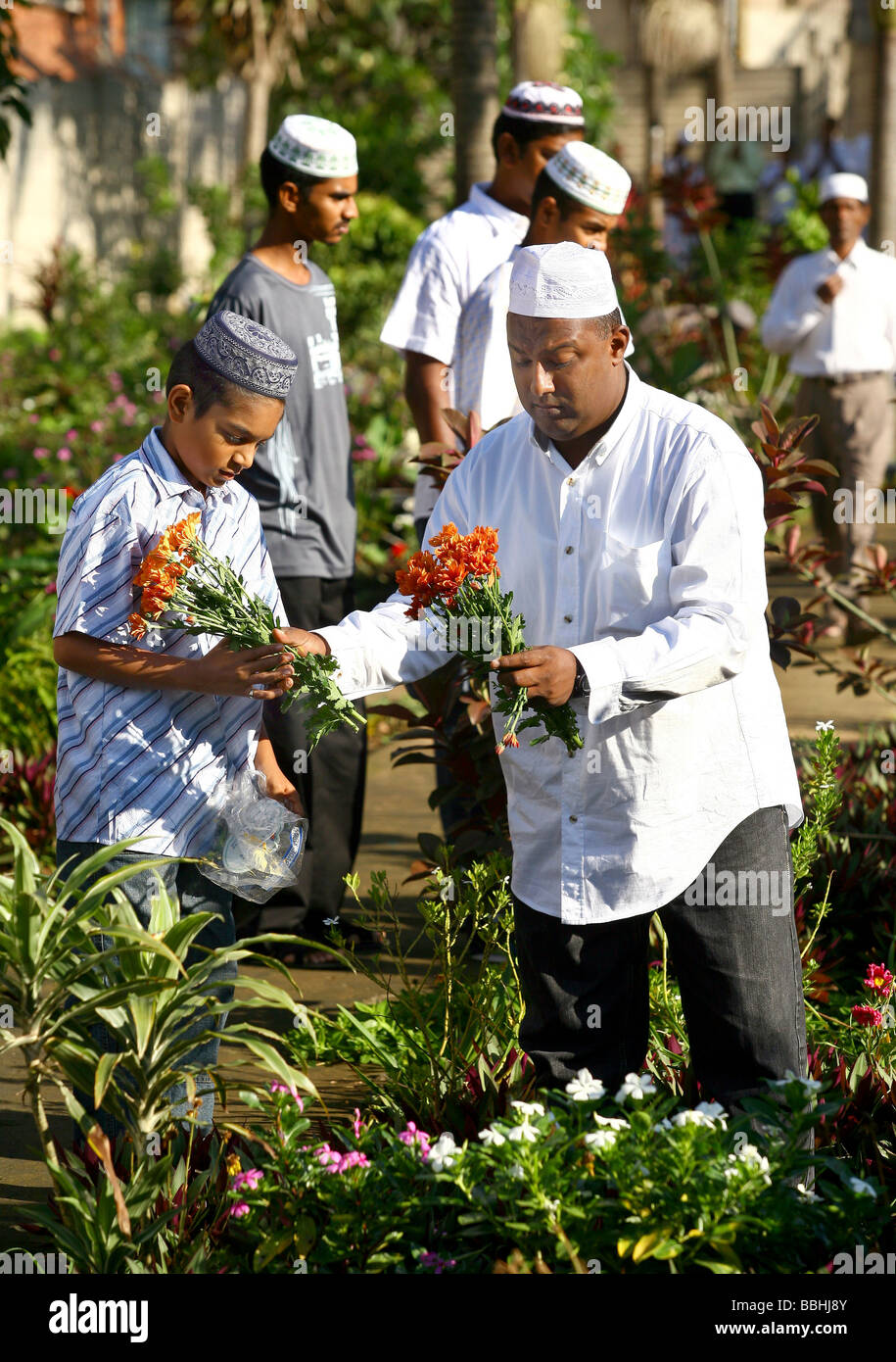 Many Muslims gather to offer the first namaaz prayer at the Soofie ...