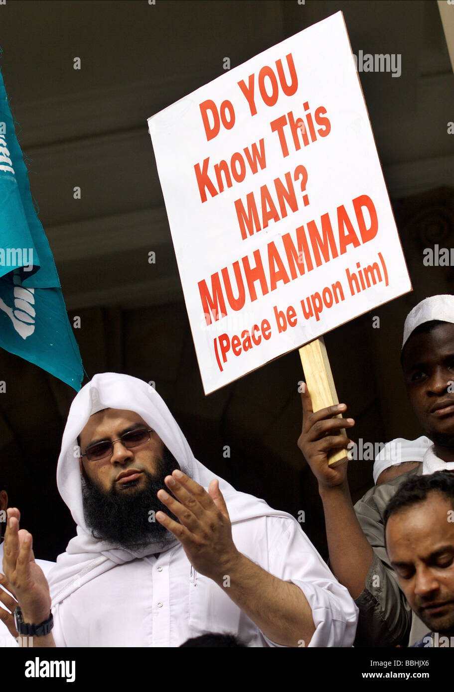 Hundreds of Muslim protestors took to the streets shouted slogans and ...