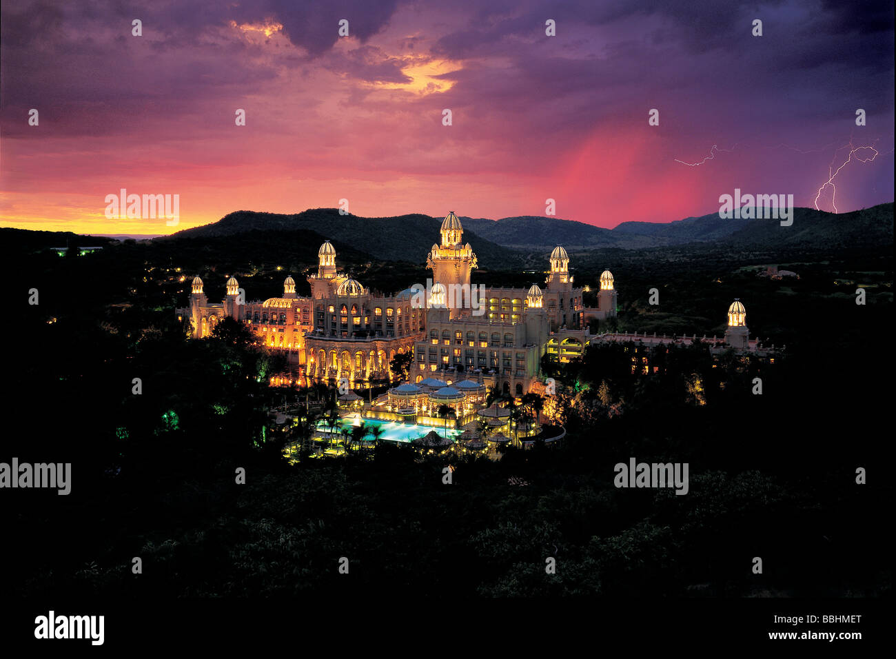 THE PALACE STANDS LIKE A PROUD SENTINEL OVERSEEING THE VALLEY OF THE ...