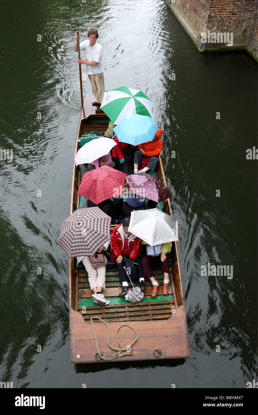 People sheltering hi-res stock photography and images - Alamy