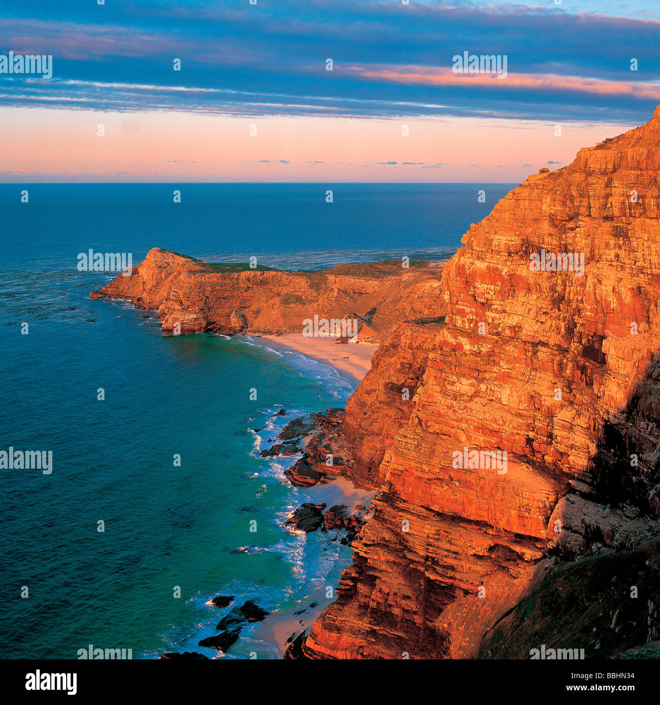 Towering sea cliffs rise hi-res stock photography and images - Alamy