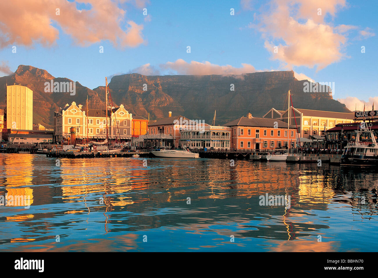 CLOUDS ABOVE TABLE MOUNTAIN BENEATH THE COLOURFUL WATERFRONT AND ...