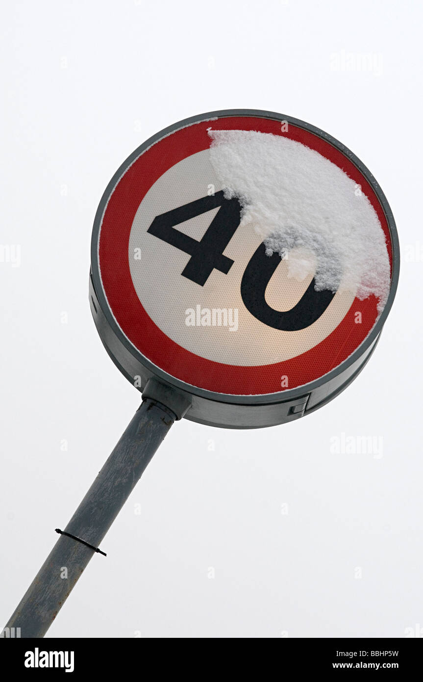 40 forty mile miles per hour speed limit hi-res stock photography and ...