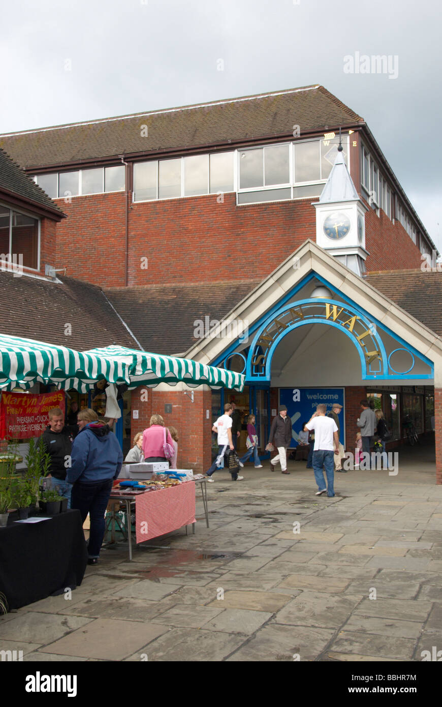 Swan walk shopping centre horsham hi-res stock photography and images ...