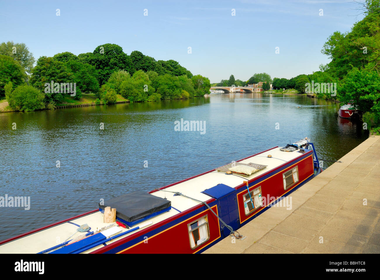 Hampton court river summer hi-res stock photography and images - Alamy