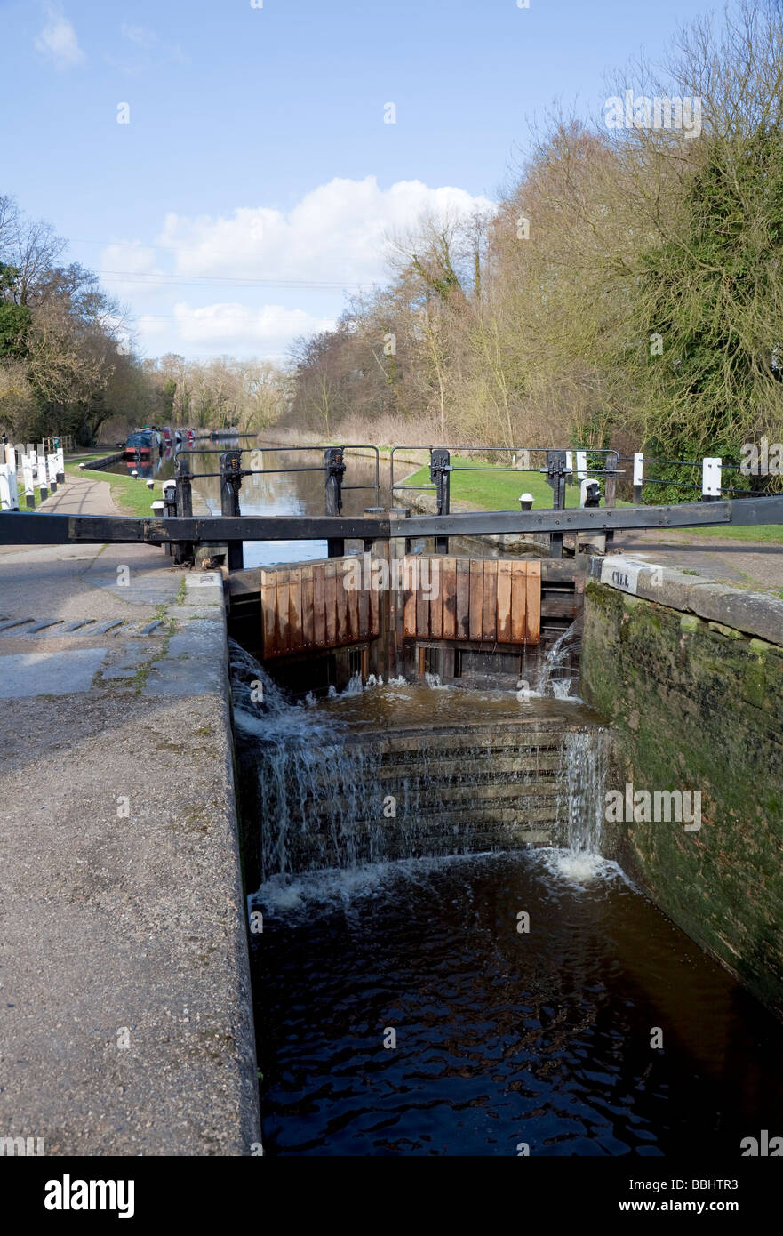 Empty canal lock hi-res stock photography and images - Alamy