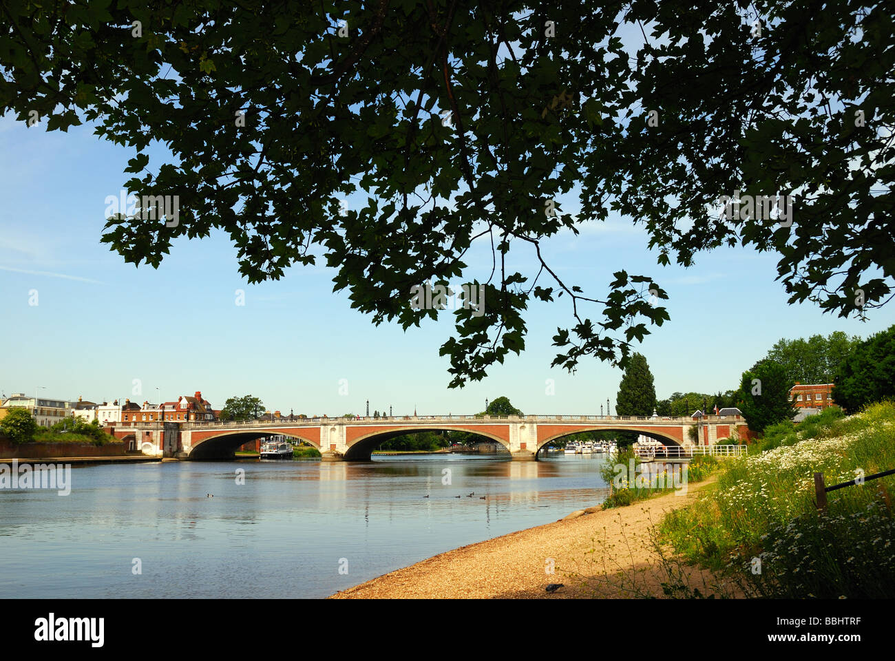 Thames hampton court hi-res stock photography and images - Alamy