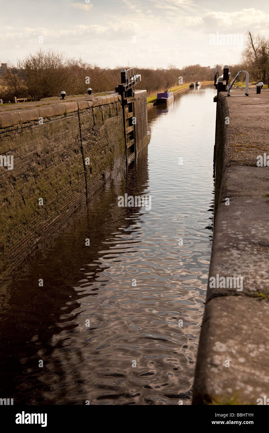 UK, England, Greater London, Denham Deep Lock (Number 87) on the Grand Union Canal at Dusk Stock ...