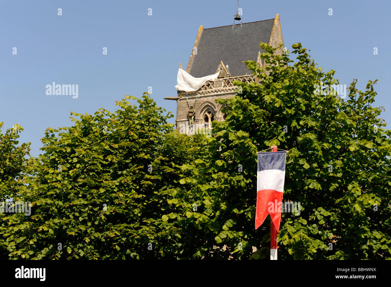 Parachutist john steele on the church at sainte mere eglise hi-res ...