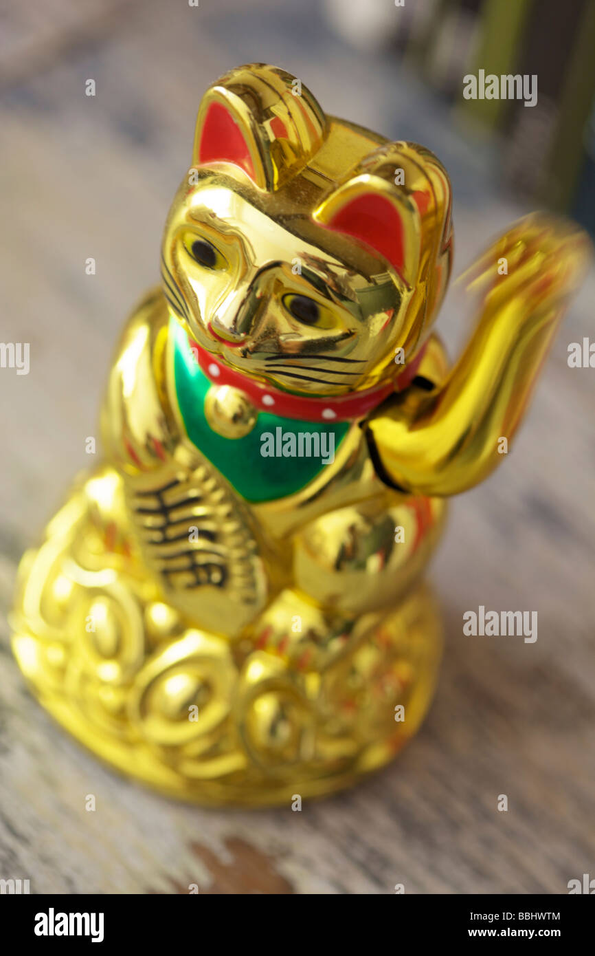 Chinese lucky cat hi-res stock photography and images - Alamy