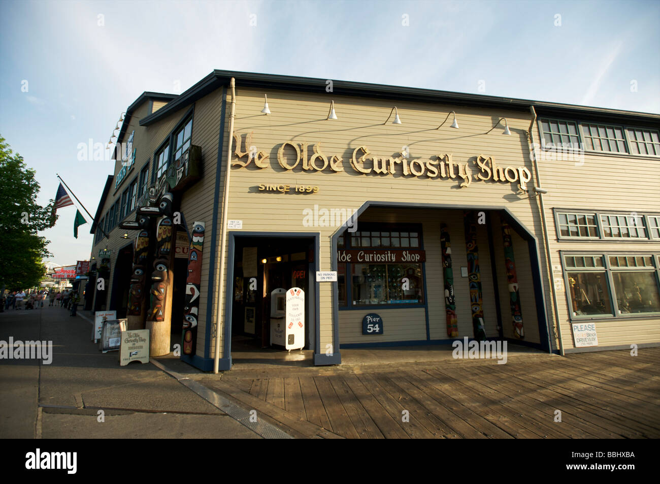 Ye olde curiosity shop seattle hi-res stock photography and images - Alamy