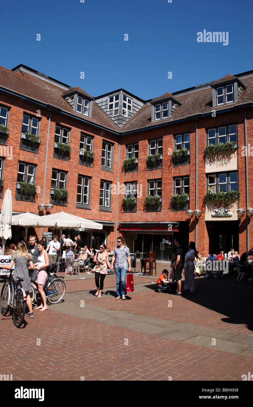 quayside a popular area for bars and restaurants next to the river cam ...