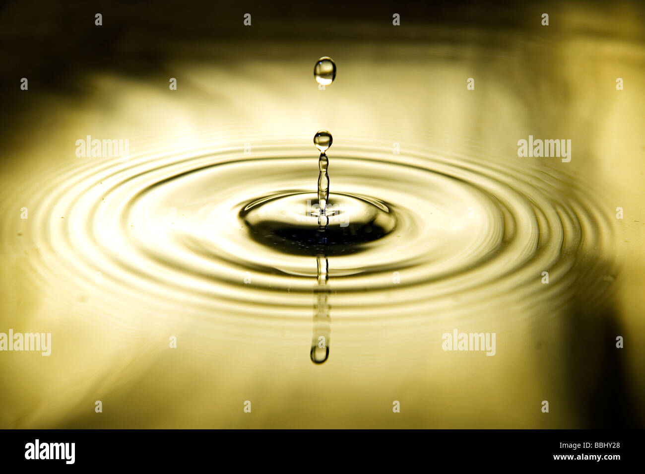 Double drop of water hi-res stock photography and images - Alamy