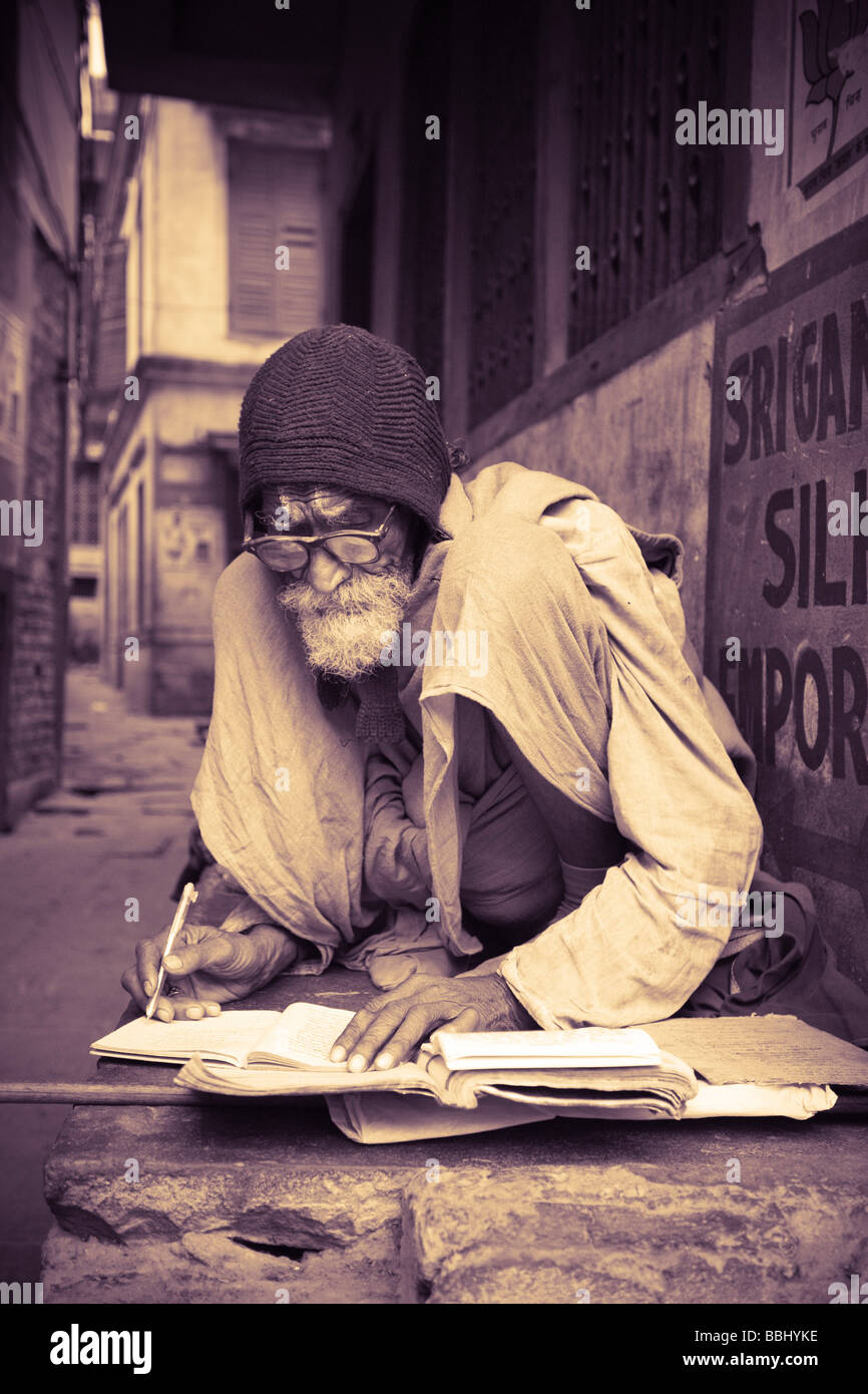 Book shop signs hi-res stock photography and images - Alamy