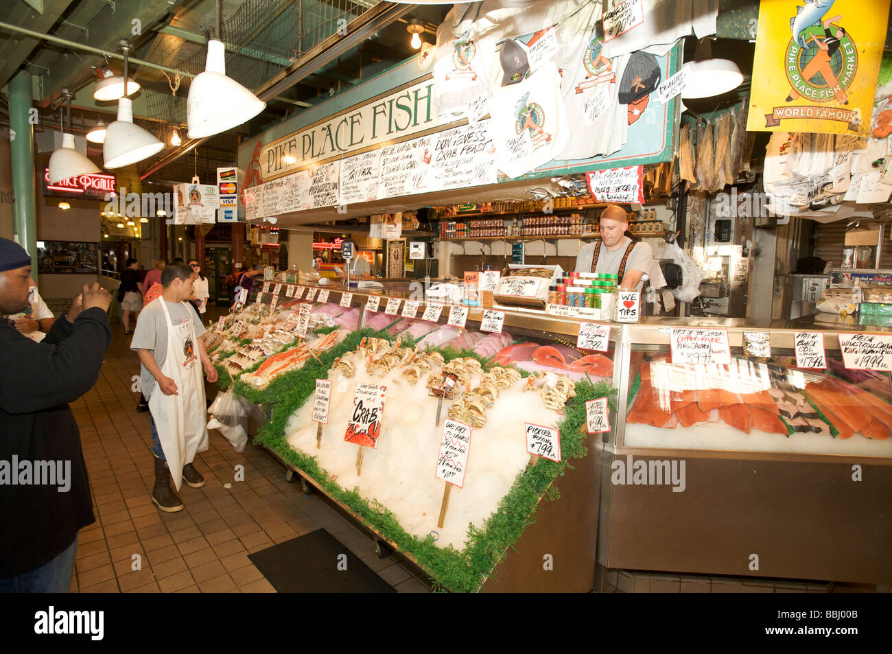 Fish market in the Pike Place Market, Seattle WA, USA Stock Photo - Alamy