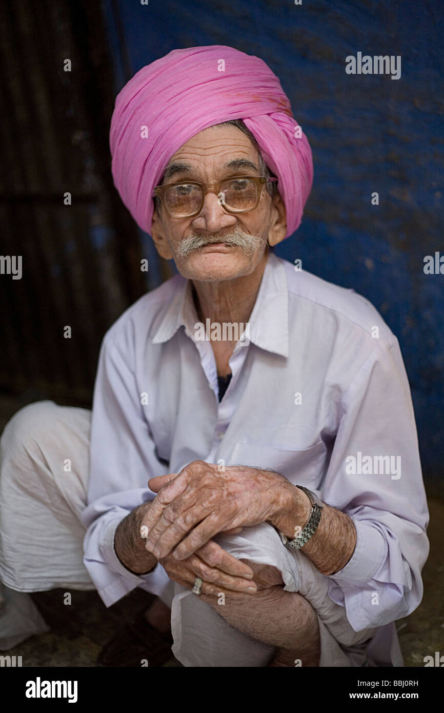 India spectacles person male hi-res stock photography and images - Alamy