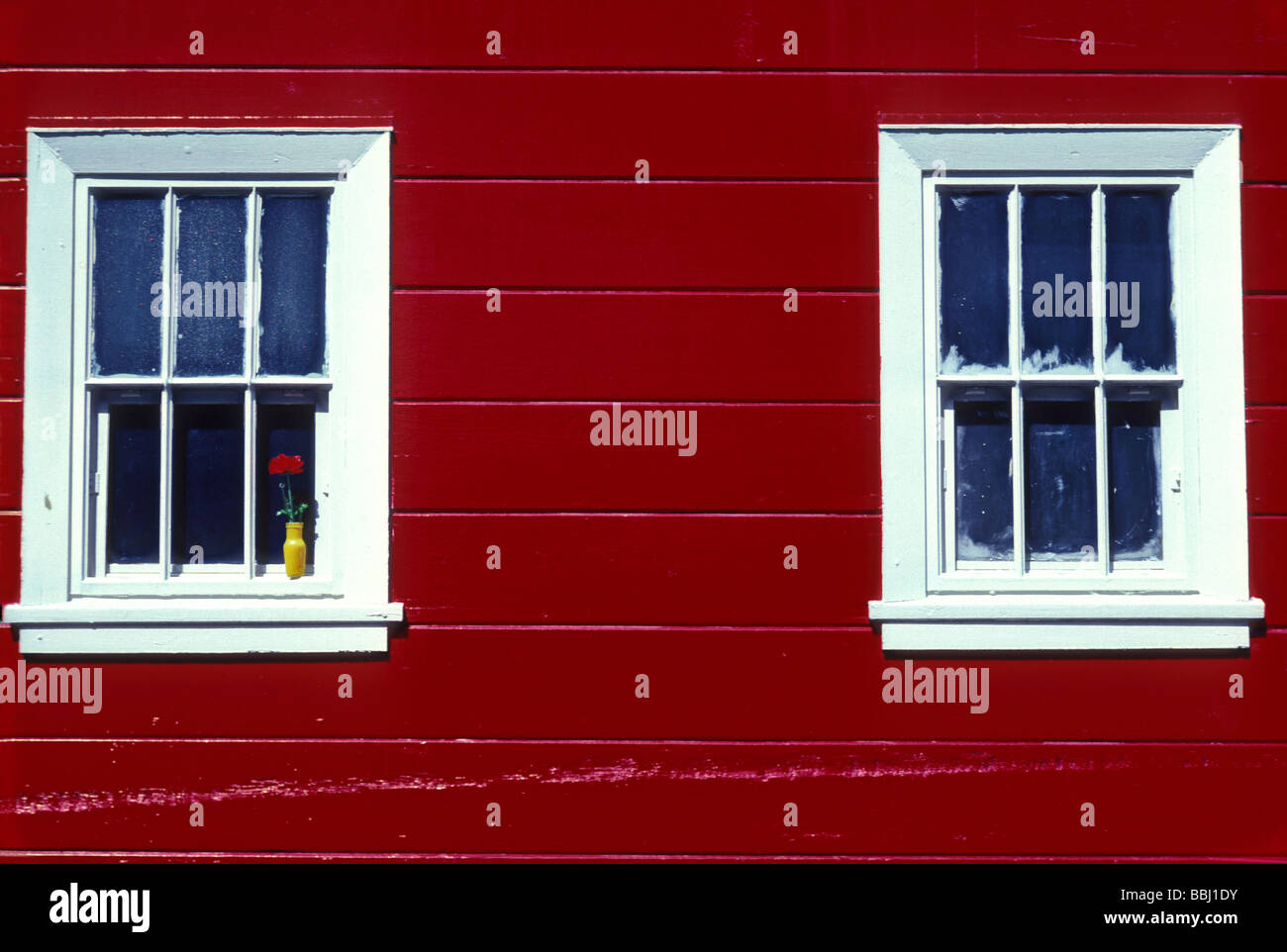 Classic red barn white hi-res stock photography and images - Alamy