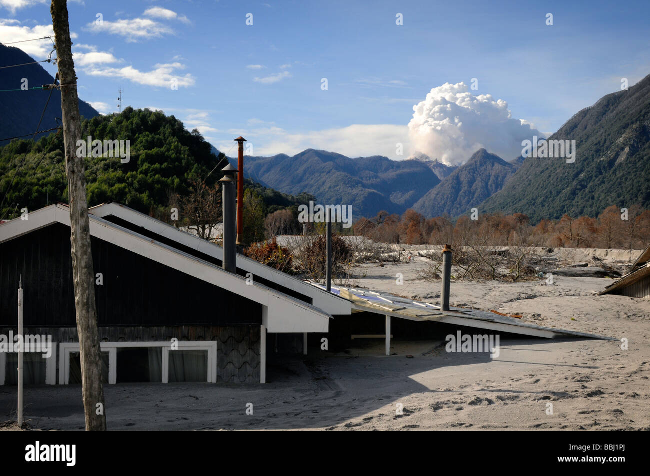 The destroyed town of Chaiten after the volcanic eruption Stock Photo ...