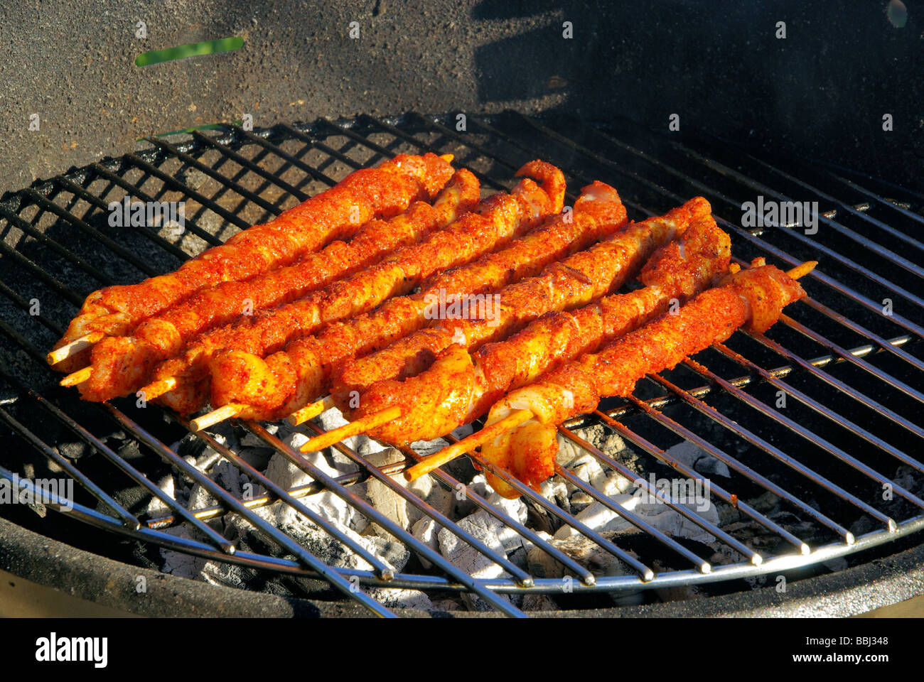Grillen Grillspieße 05 Stock Photo - Alamy