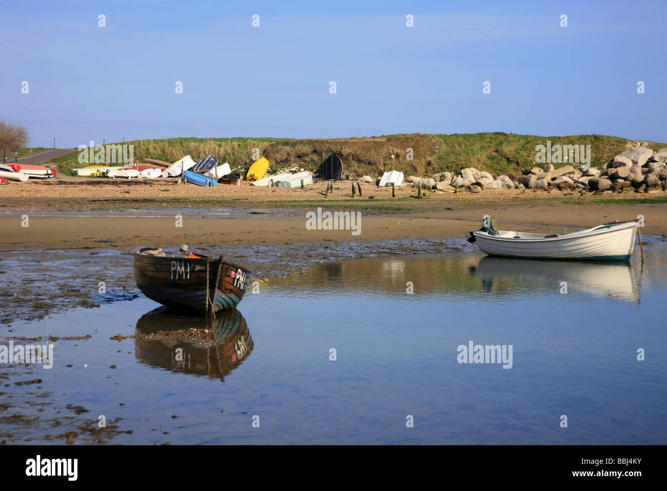 Picturesque cove at Ferry Bridge on Portland Harbour near the road ...