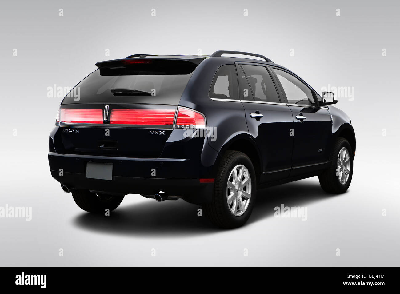 2009 Lincoln MKX in Blue - Rear angle view Stock Photo - Alamy