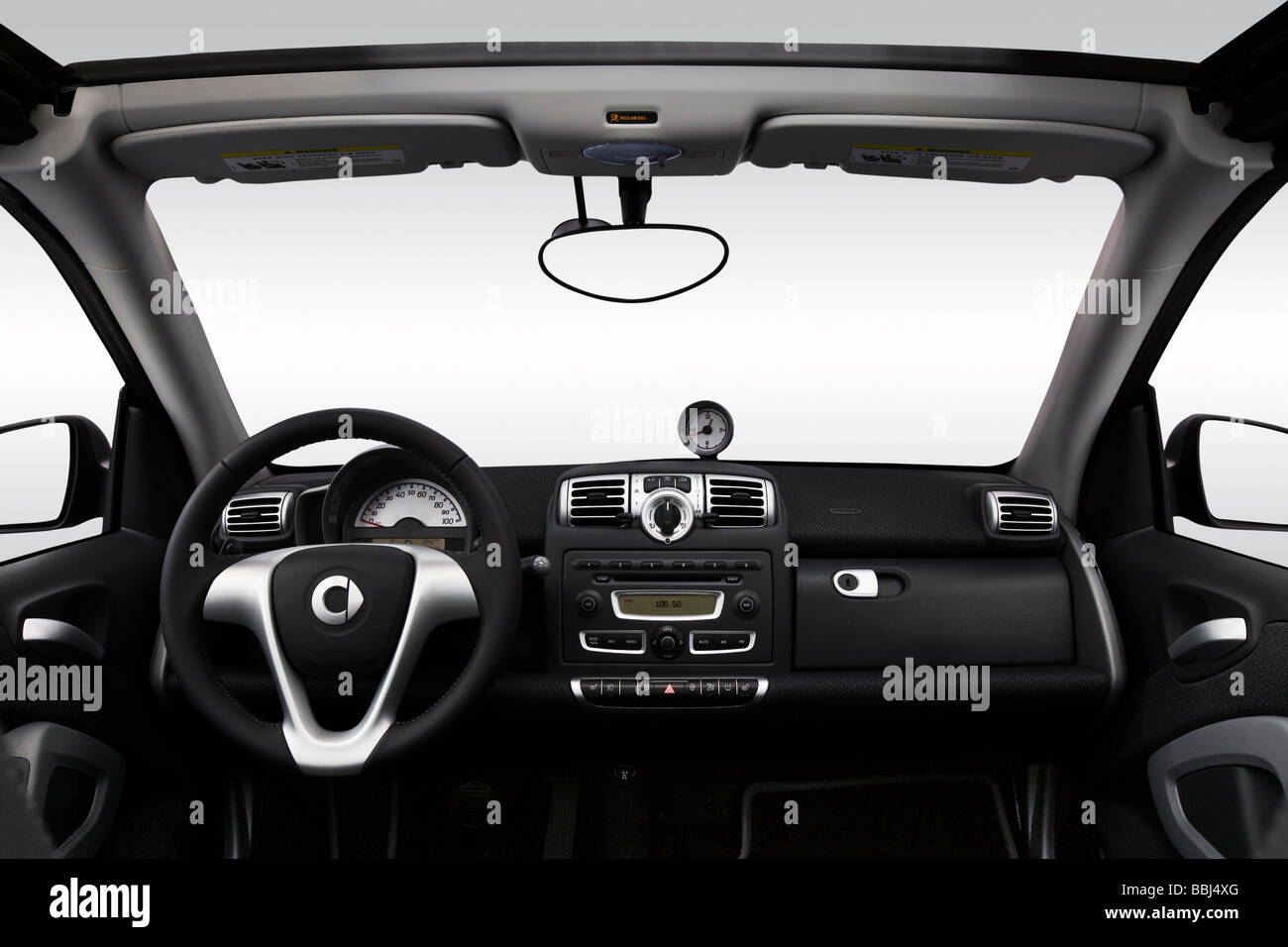 2009 Smart Fortwo Passion in Blue - Dashboard, center console, gear ...