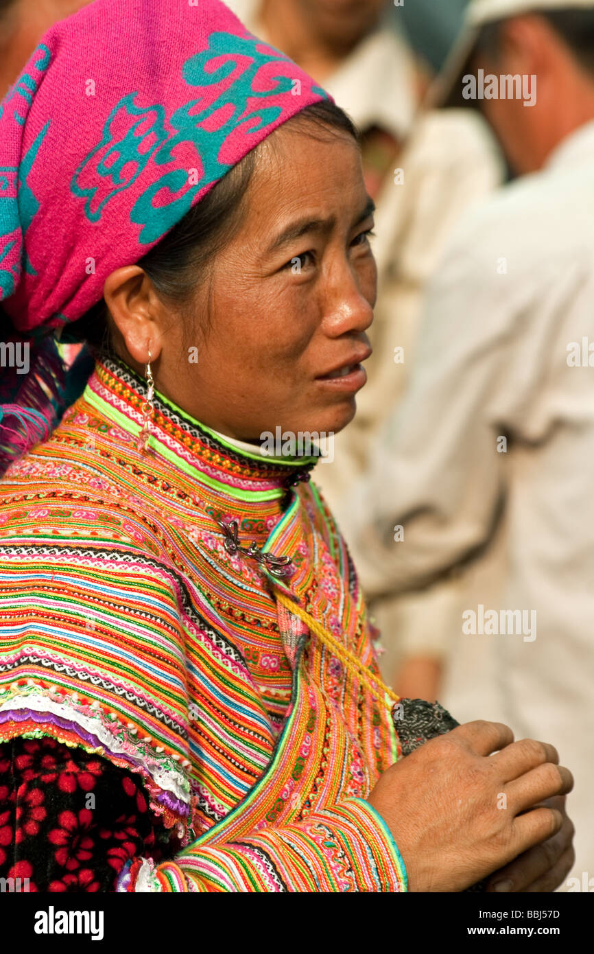 Hmong woman with headscarf hi-res stock photography and images - Alamy