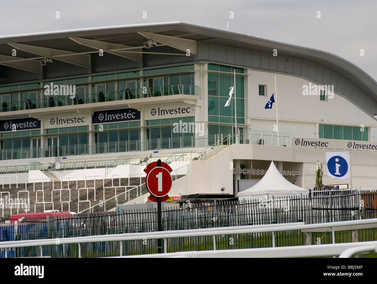 Epsom downs racecourse grandstand hi-res stock photography and images ...