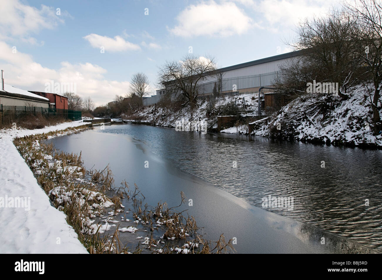 Wolverhampton birmingham snow canal hi-res stock photography and images ...