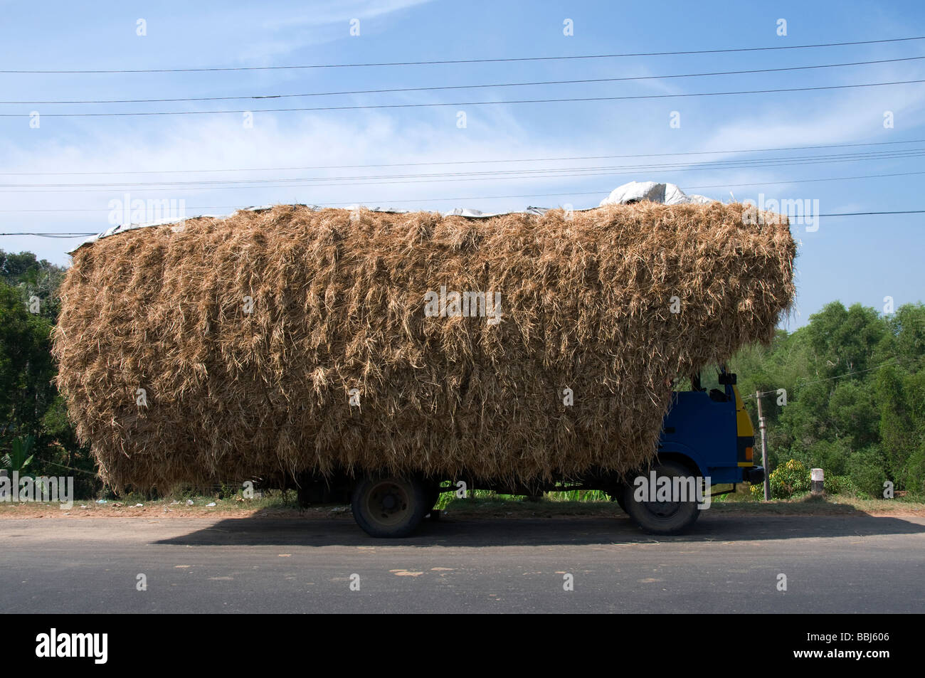 Overloaded truck hi-res stock photography and images - Alamy