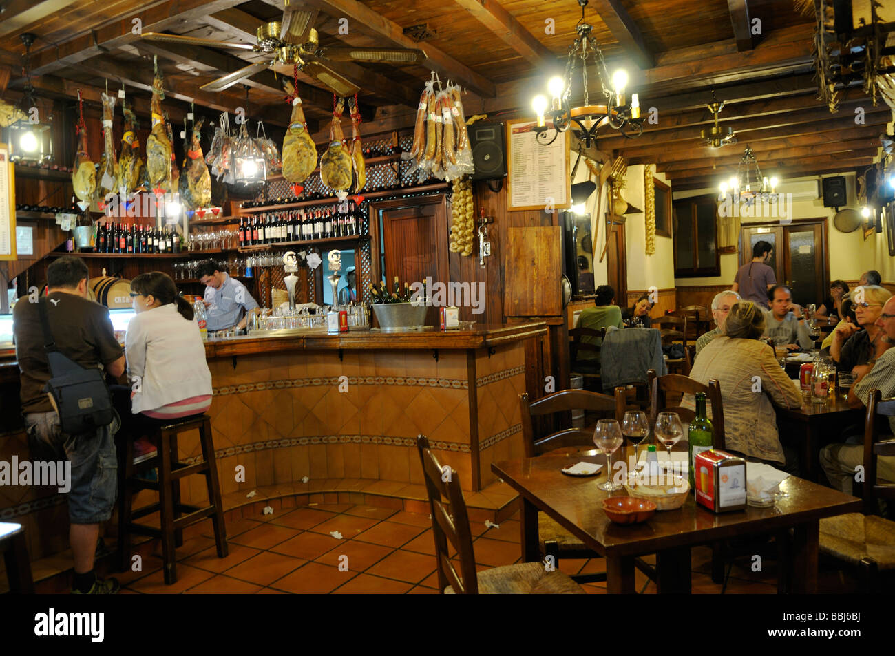 Restaurant customers sitting inside hi-res stock photography and images ...