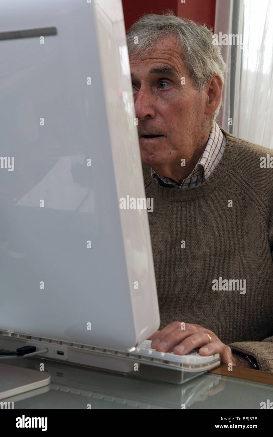 Old apple computers hi-res stock photography and images - Alamy