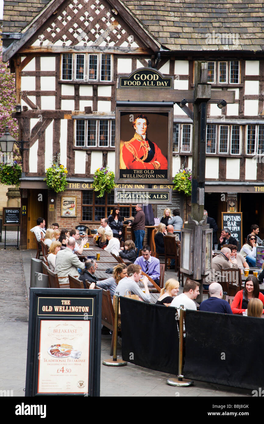 Sign restaurant wellington hi-res stock photography and images - Alamy