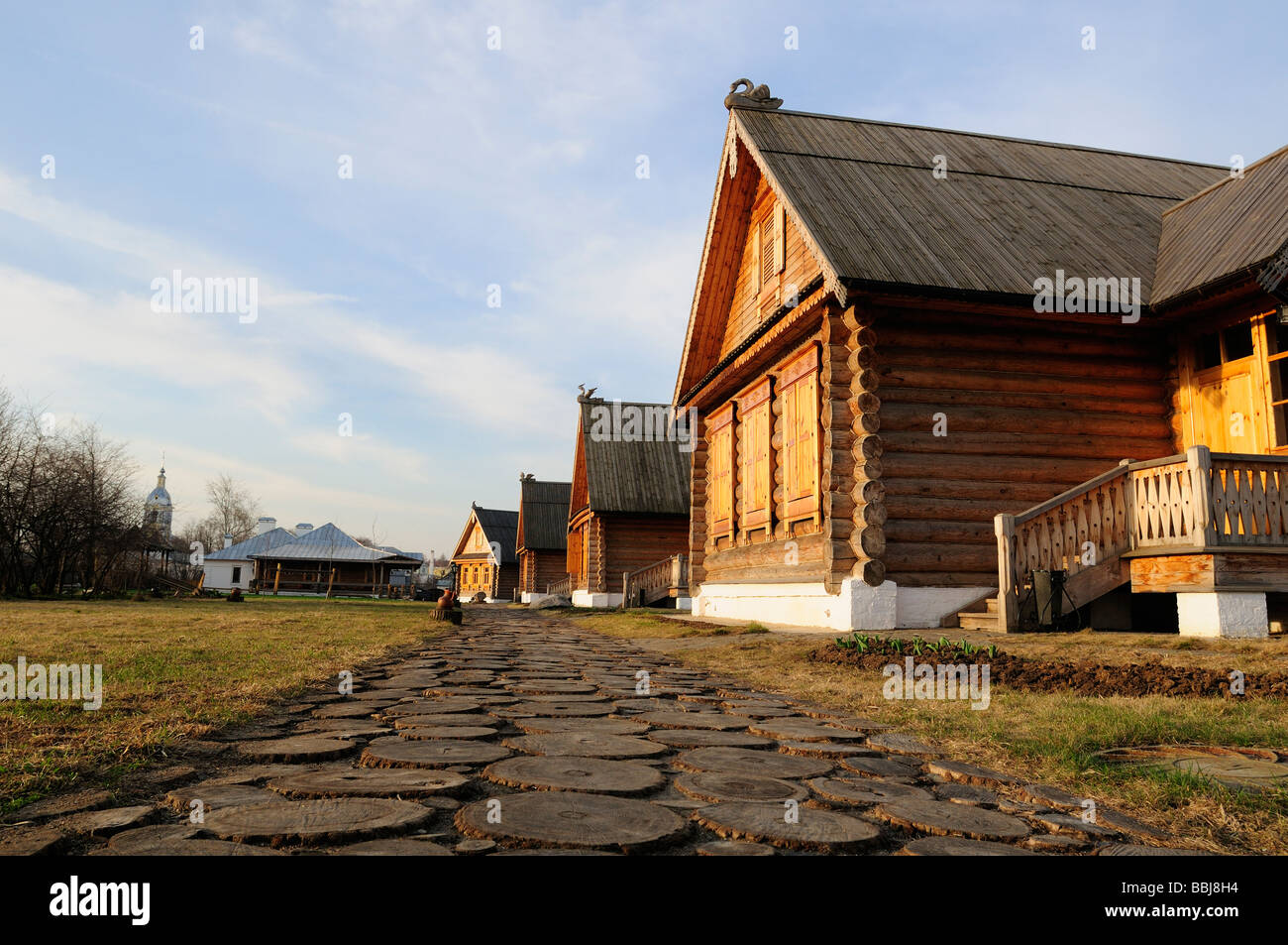 Suzdal: Hotel Pushkarskaya Sloboda wooden cottage Stock Photo - Alamy