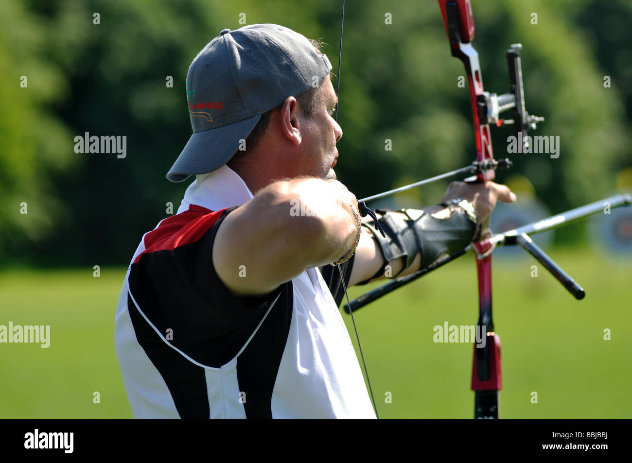 Archer with bow and arrow hi-res stock photography and images - Alamy