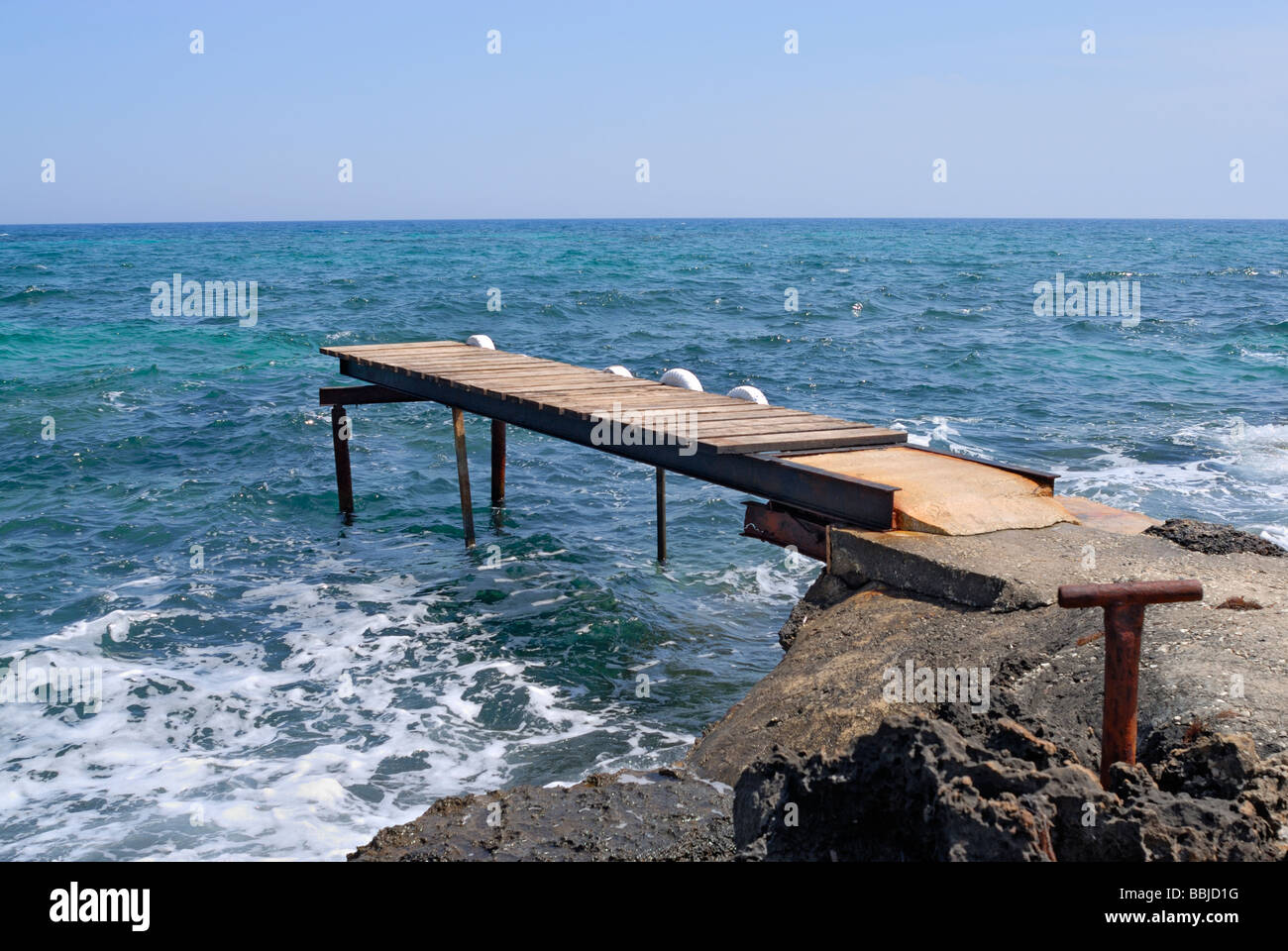 Sea an old jetty Stock Photo - Alamy
