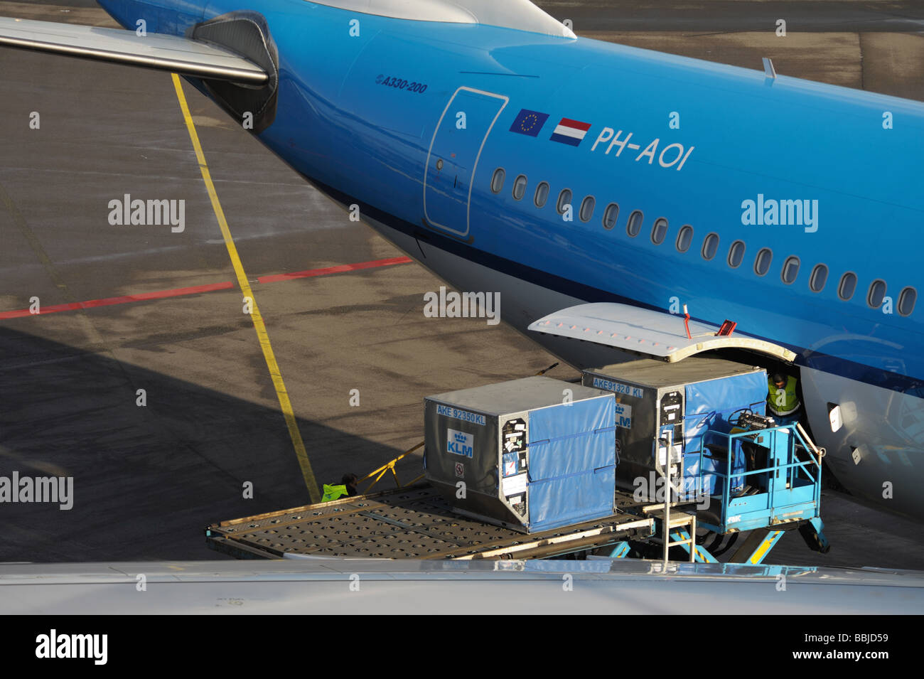 Cargo aircraft loading hi-res stock photography and images - Alamy